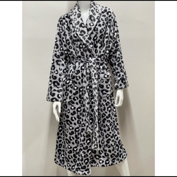 Sonoma | Intimates & Sleepwear | Sonoma Leopard Print Minky Plush Robe ...
